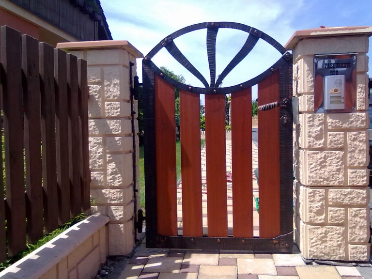 Zděné ploty s dřevěnou výplní - Ploty Ostrava